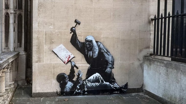 Banksy – Royal Courts Of Justice – Rock & Roll Bordel!